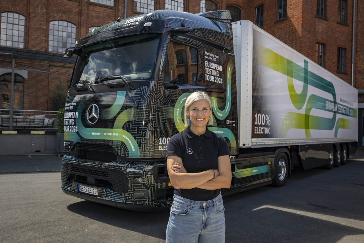 Daimler Truck auf der IAA Transportation 2024: LEADING. CHANGE. NOW. - Sternstunde - Mercedes ...